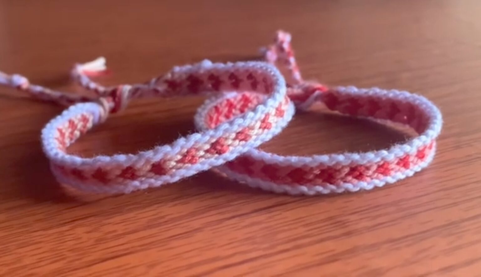 12 Heartfelt Friendship Bracelet Patterns with Heart Motifs - Artify ...