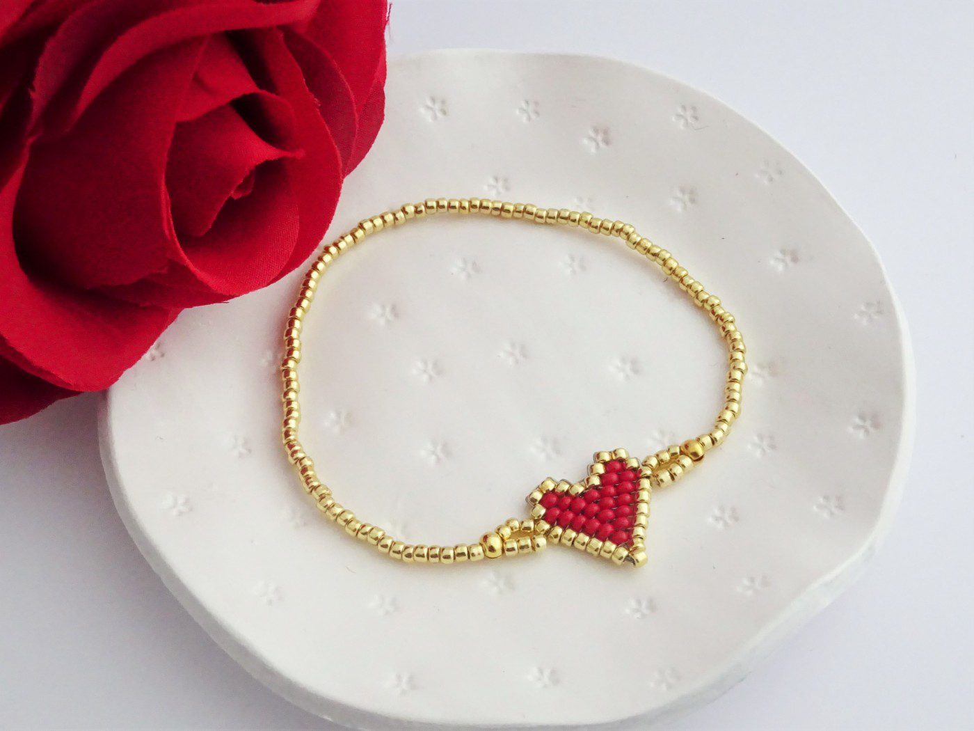 12 Heartfelt Friendship Bracelet Patterns with Heart Motifs - Artify ...