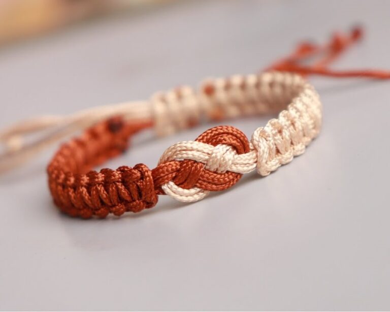 8 Chic Macrame Bracelet Patterns Free to Weave - Artify Pattern