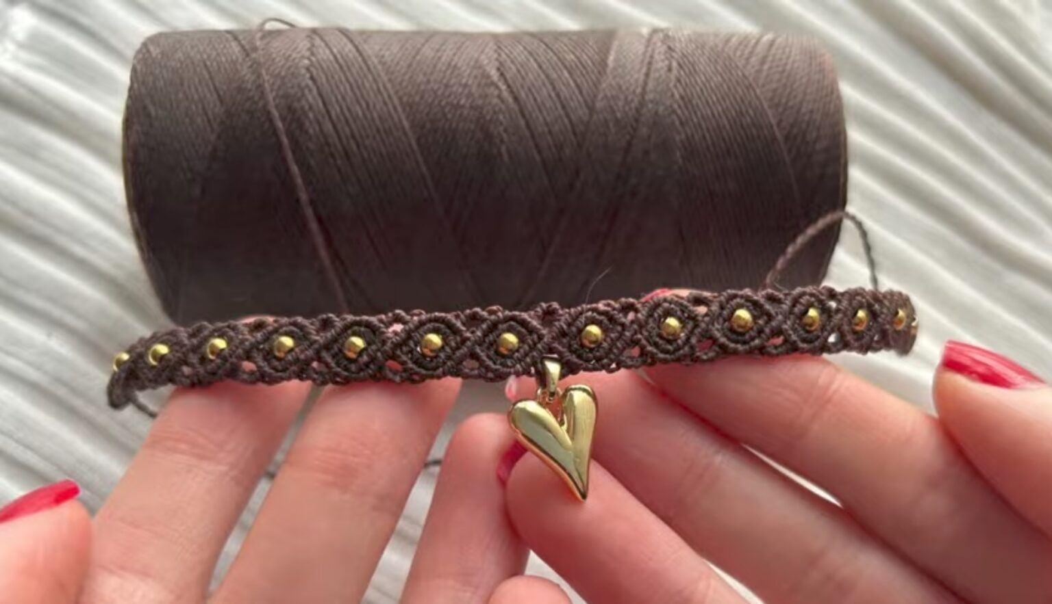 8 Beautiful Macramé Necklace Patterns You Can Make at Home - Artify Pattern