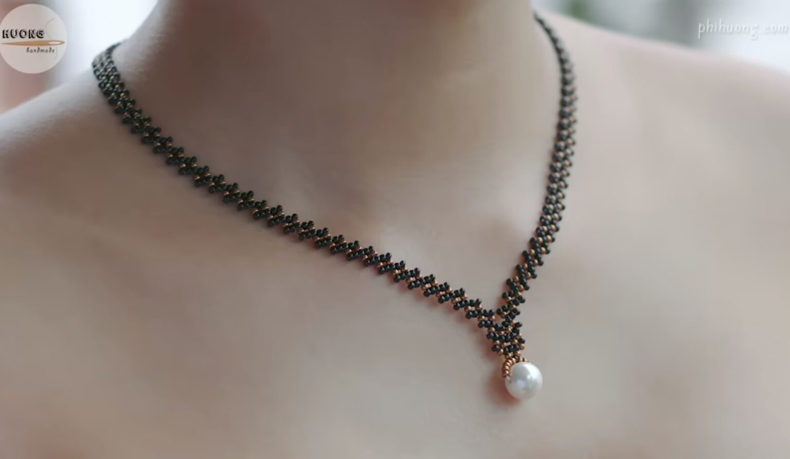 7 DIY Beaded Necklace Patterns Using Seed Beads and Crystals - Artify ...