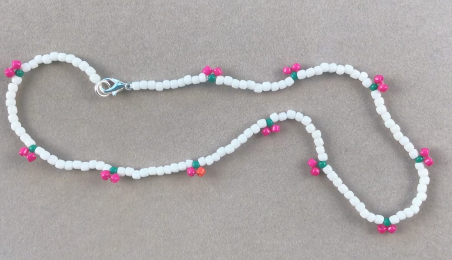 7 Easy Minimalist Seed Bead Necklace Patterns for Beginners - Artify ...