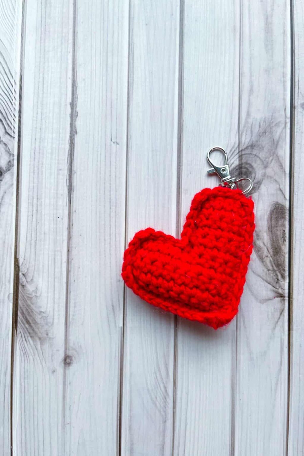 9 Adorable Easy Keychain Crochet Patterns You’ll Want to Try - Artify ...